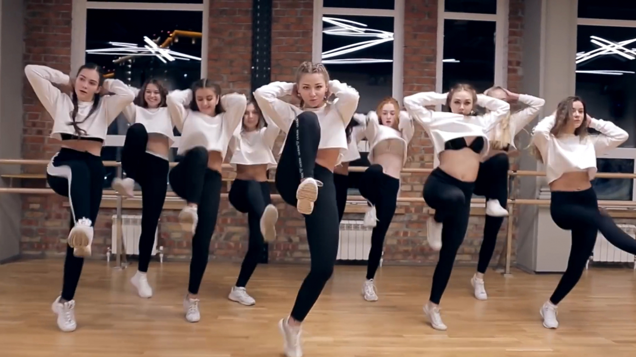 Valeriya együtt lejt táncot diákjaival - indavideo.hu