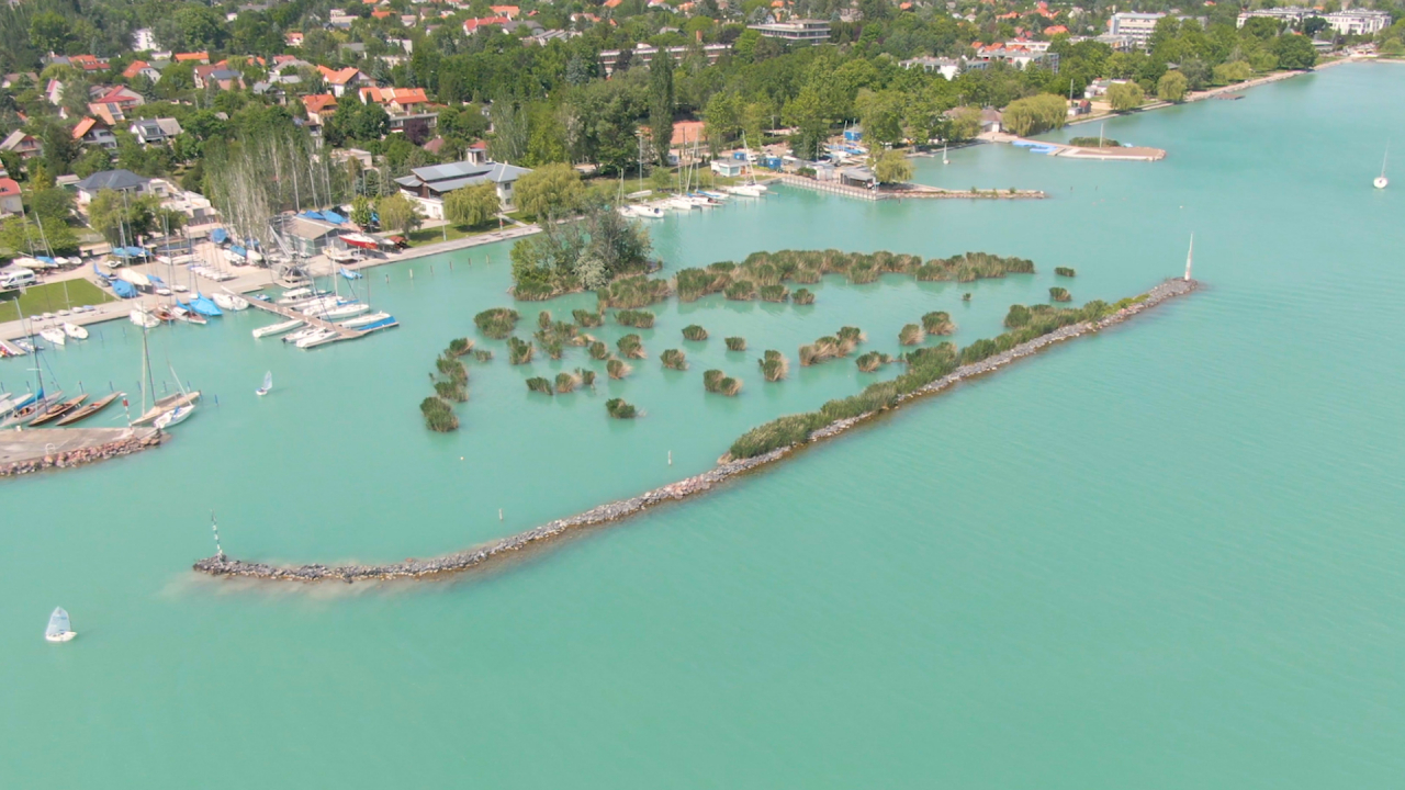 Index - Videó - Ezeken a Balaton-parti ingatlanokon adna túl az állam